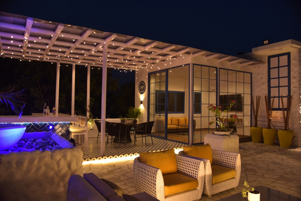 Outdoor Restaurant & Rooftop Cafe Design - LifeWall